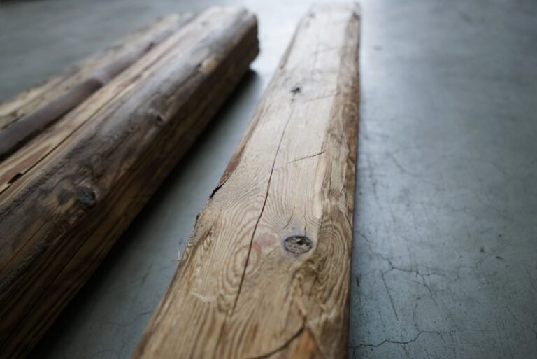 Altholz Balken – Charakterstarkes Holz für Innenausbau & Design ...